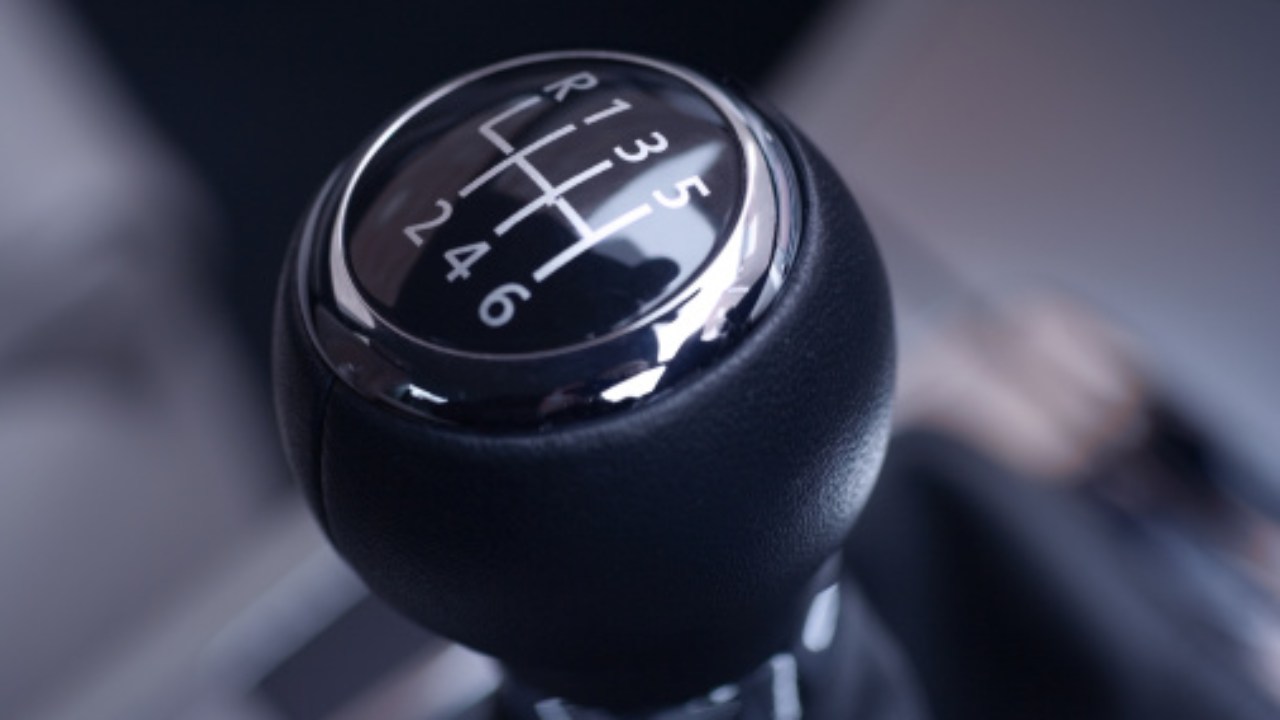 Sesta marcia: cos'è esattamente e in quali auto si trova