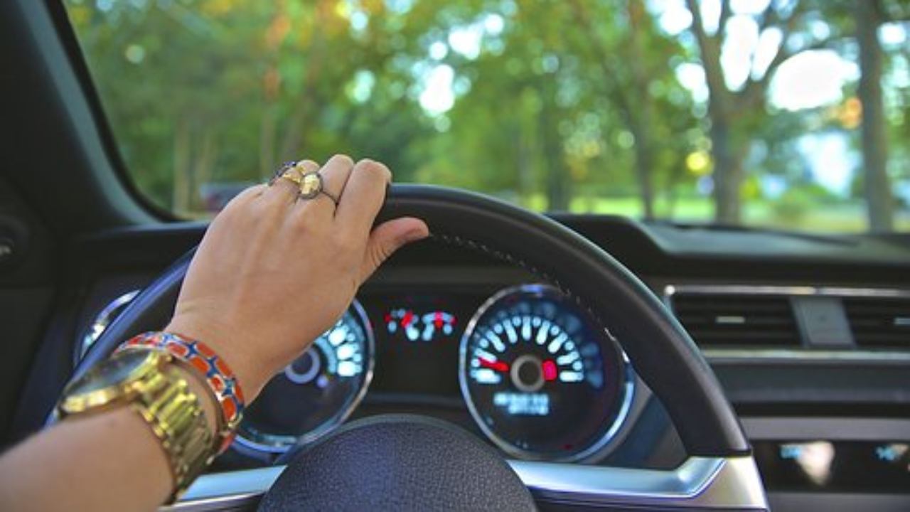 Si può guidare l'auto di qualsiasi persona per legge?